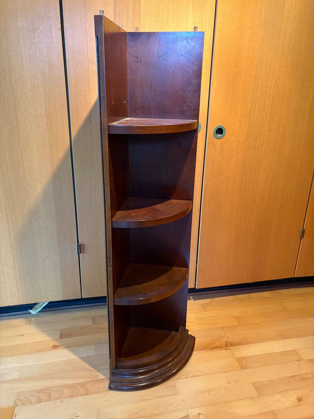 2 meubles d'angle en bois (D'occasion) à Founex pour CHF 50 – retrait ...