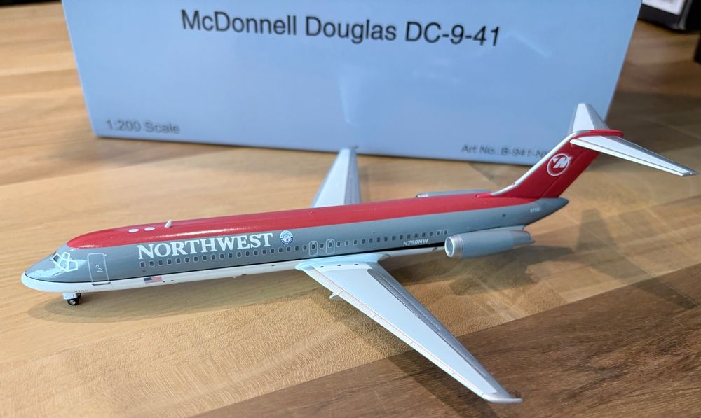Douglas DC-9-41 Northwest 1/200 Metallmodell - B Models (Neu (gemäss ...