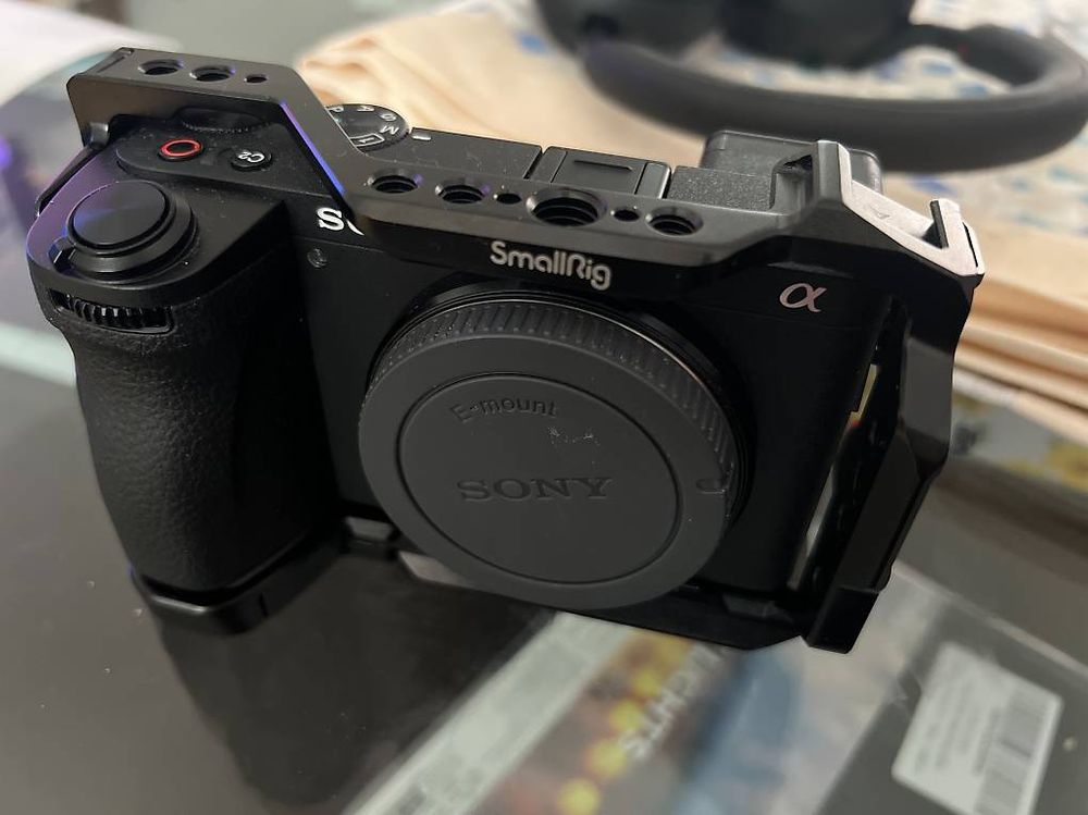 Sony Alpha A6700 + SmallRig Cage (Neu (gemäss Beschreibung)) in ...
