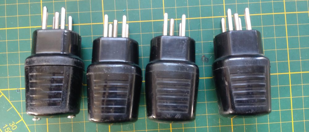 Stecker Typ 15 400V 10A 4Stk (Gebraucht) in Rohrbach für CHF 13 – mit ...