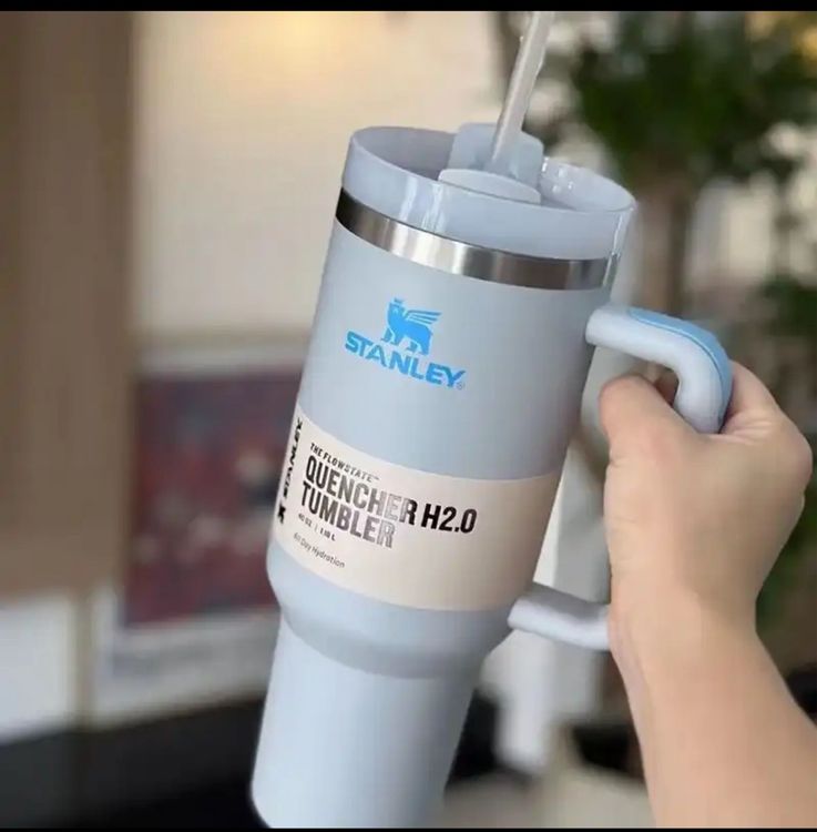 STANLEY CUP QUENCHER H2O FLOW STATE hell Blau (Neu und originalverpackt) in Kölliken für CHF 39 ...