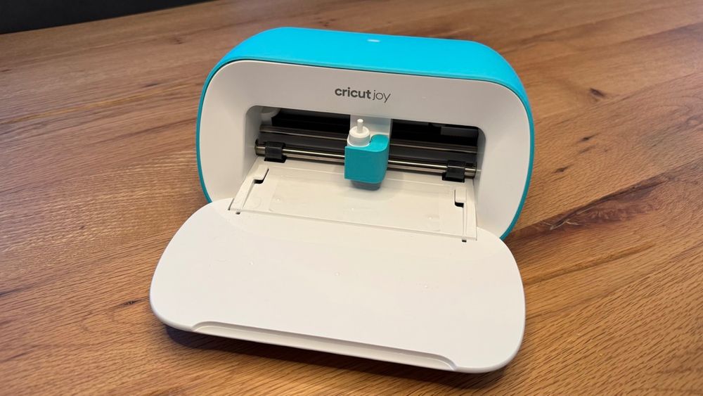 Cricut Joy mit Zubehör (Schneideplotter), fast wie neu (Gebraucht) in Neftenbach für CHF 150 ...
