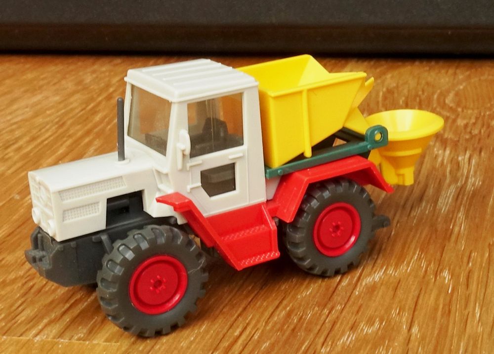 Xmas Mercedes MB Trac Traktor mit Streuer Wiking 1:87 (Gebraucht) in ...