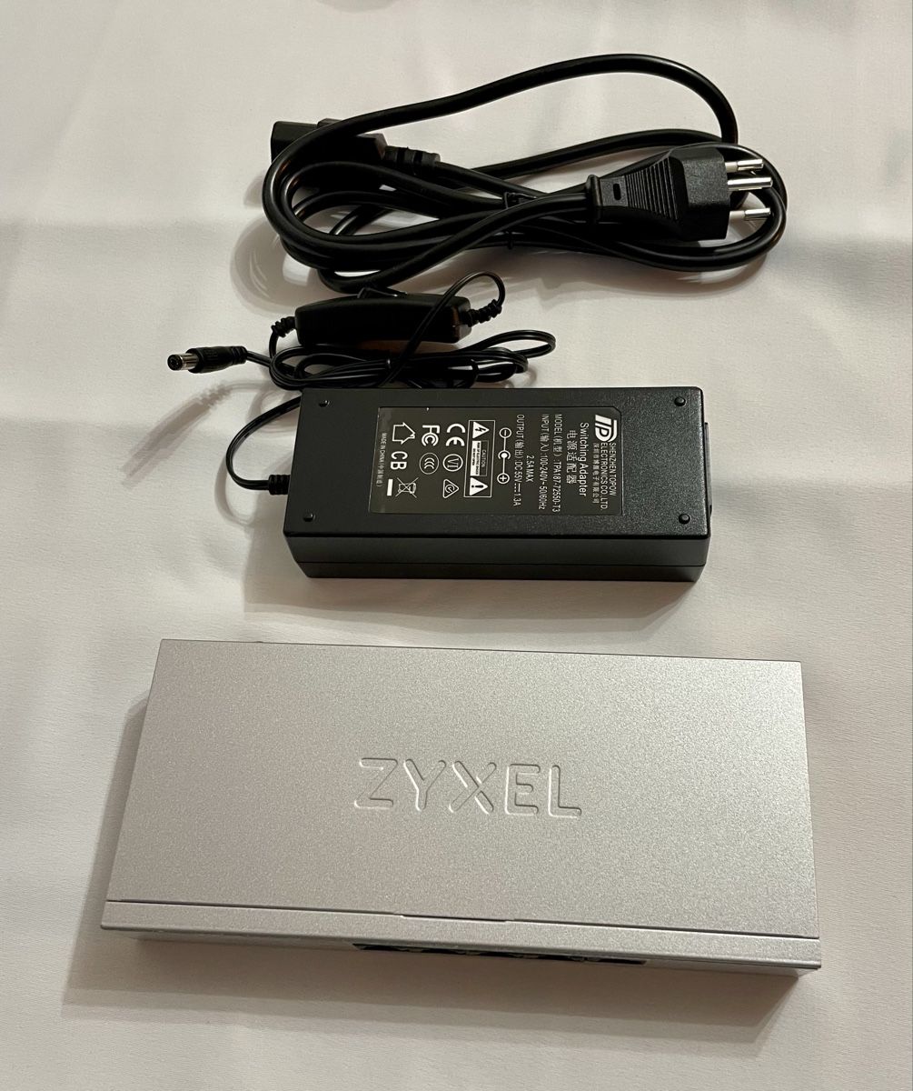 PoE-Switch Zyxel GS1200-5HP v2, 5-Port - Top Zustand (Gebraucht) in ...