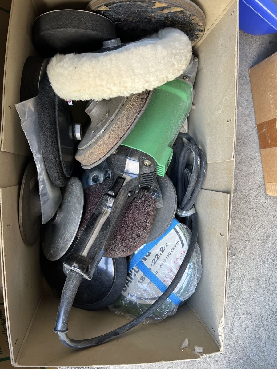 Profi Poliermaschine + Zubehör (Gebraucht) in Wöschnau für CHF 51 – nur Abholung auf Ricardo kaufen