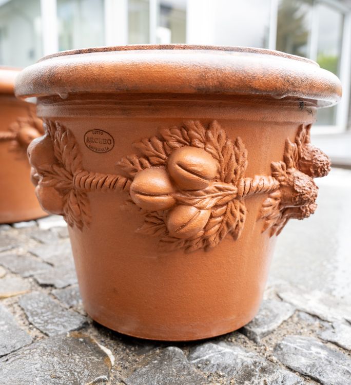 Terracotta Topf Broselt