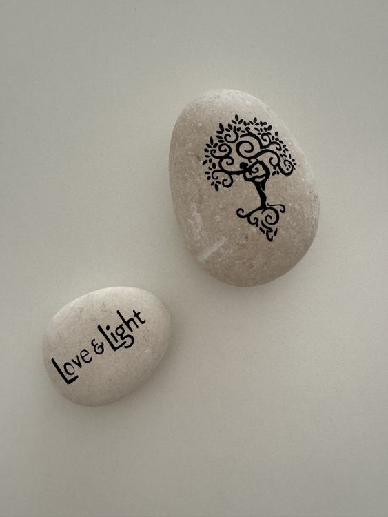 Zwei Steine mit Gravur (Gebraucht) in Bern für CHF 8 – mit Lieferung auf Ricardo kaufen