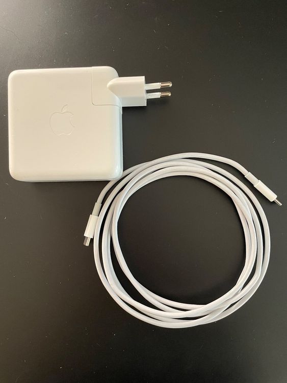 Original Apple 61 Watt Ladegerät, 2 Meter USB C Kabel (Gebraucht) in ...