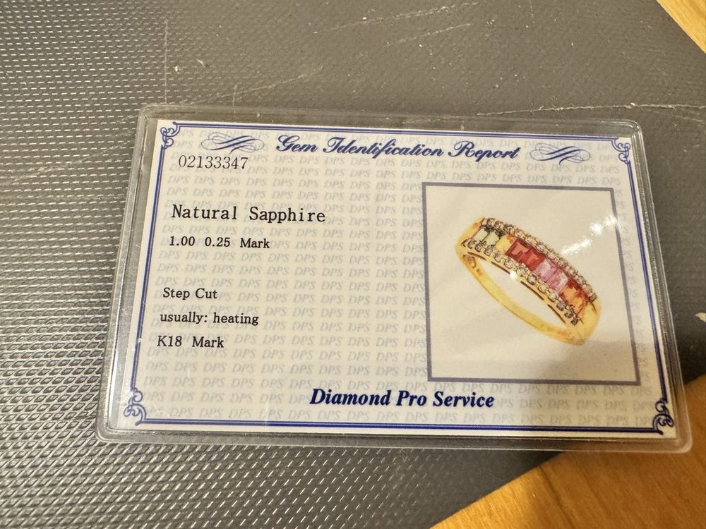 18k Gold Ring mit 1.00 ct Natur Saphir & 0.250ct Natur Dia (Neu (gemäss Beschreibung)) in ...