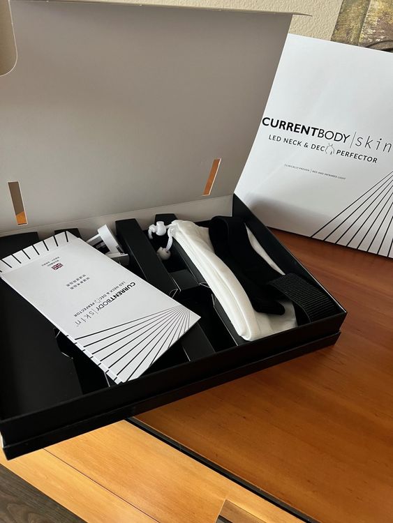 Current Body LED Maske Gesicht + Décolleté (Gebraucht) in Aeugst am ...