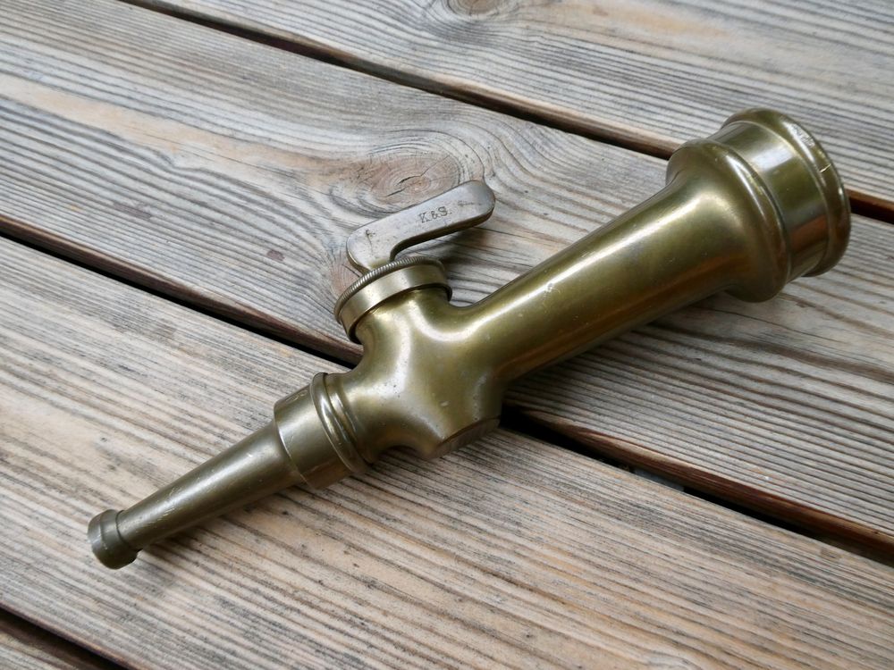 antiker Hahnen, Brunnenrohr, Endrohr, Messing massiv (Gebraucht) in Lüchingen für CHF 79 – mit ...