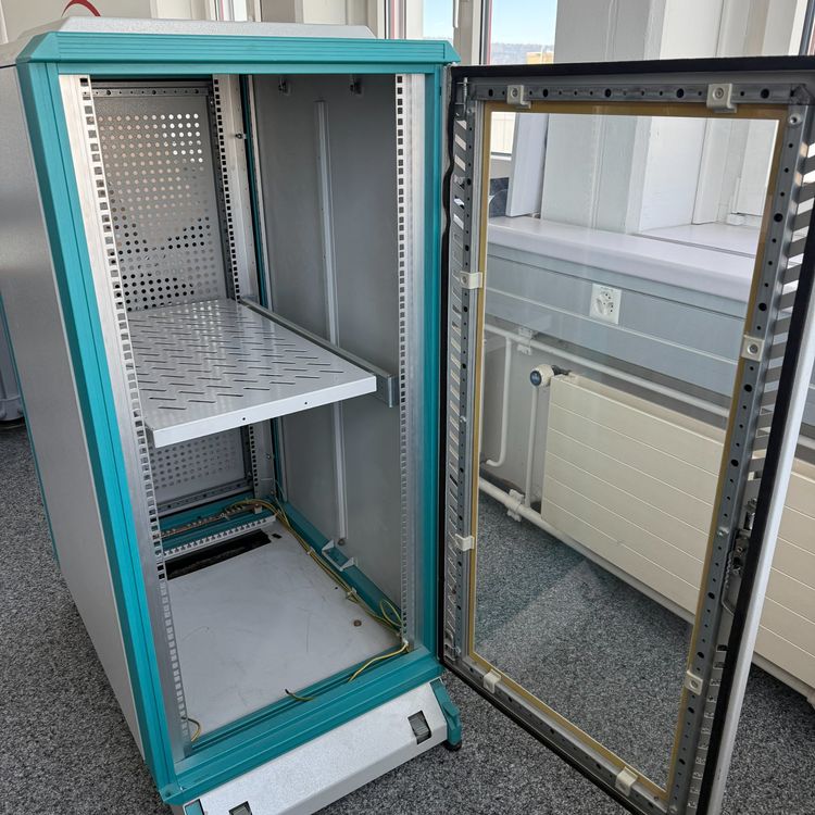 RITTAL Server Rack 19" für Büroräume - auf Rollen (Gebraucht) in Lindau ...