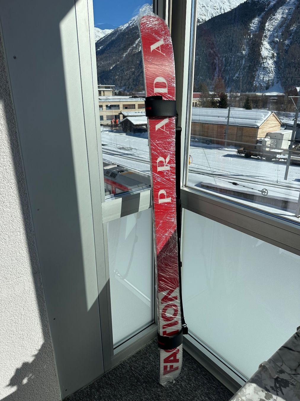 Prada x Faction Skis Limited Edition (Neu und originalverpackt) in ...