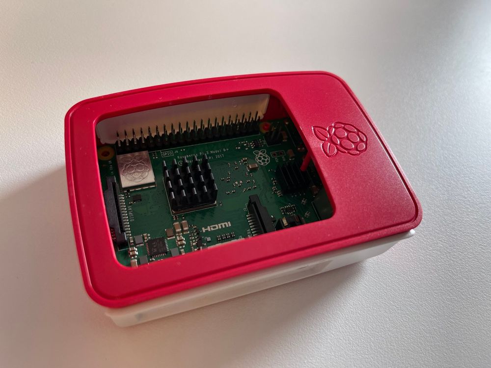 Raspberry Pi 3B+, Netzteil, Gehäuse, NoIR Camera V2 (Gebraucht) in Zürich für CHF 79 – mit ...