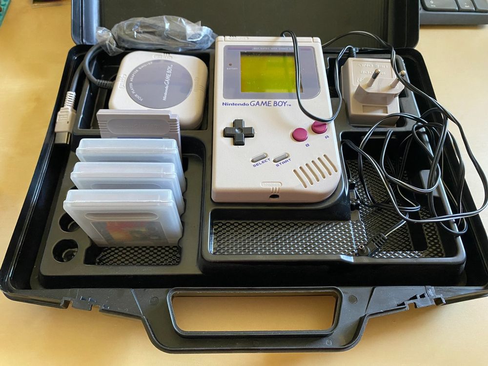 Gameboy, Multiplayerverbindungsgerät, Lagegerät und 4 Spiele | Kaufen ...