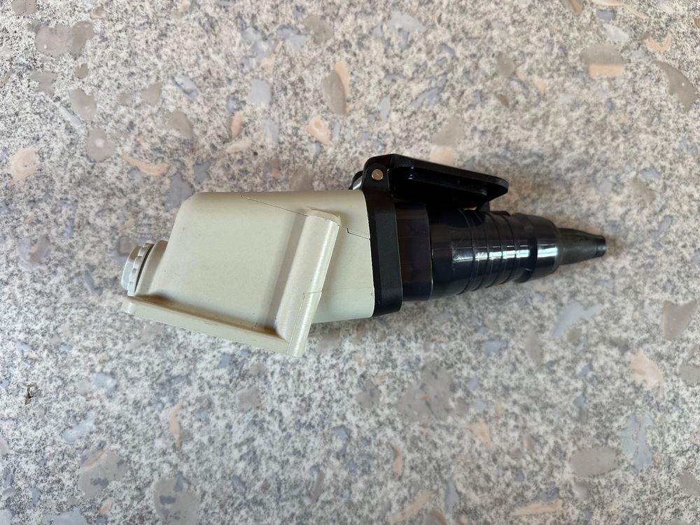 J 15 5 Poliger Stecker und Steckdose Wanddose (Gebraucht) in Huttwil ...