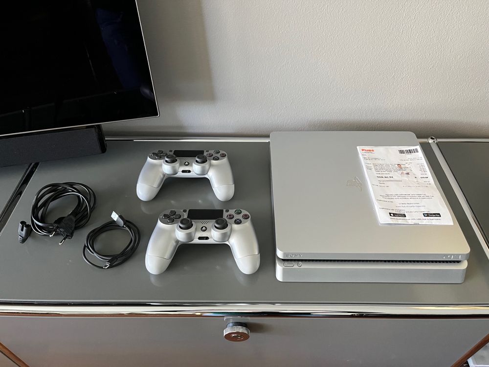SONY Playstation PS4 Slim 500GB SILVER Limited Edition | Kaufen auf Ricardo