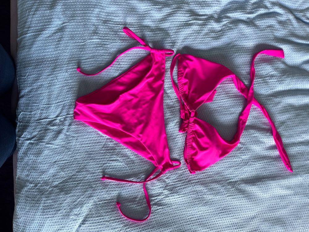 Bikini neon pink (Neu (gemäss Beschreibung)) in Giswil für CHF 10 – mit ...