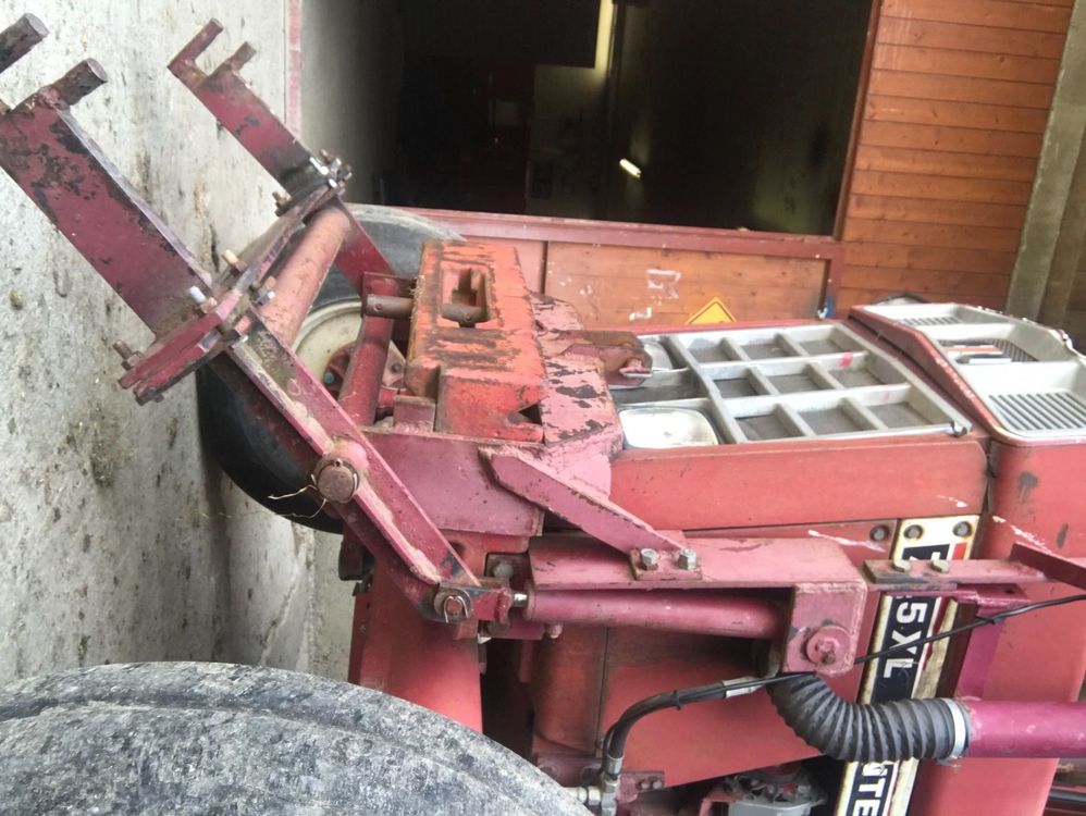 IHC Fronthydraulik (Gebraucht) in muri für CHF 307 – mit Lieferung auf Ricardo kaufen