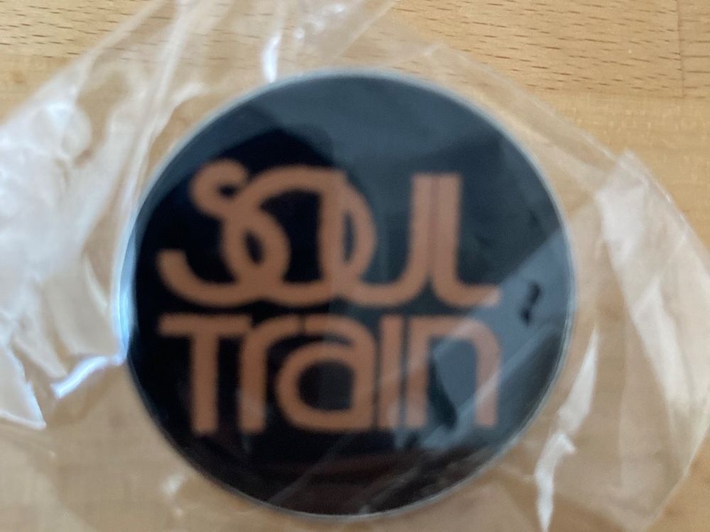 Soul Train Pin Anstecker Punk Rock Metal Pop (Neu (gemäss Beschreibung ...