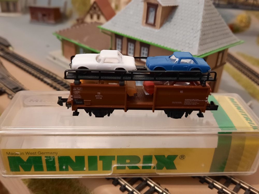 Minitrix Autotransportwagen, Ladung: 4 PKW, Spur N, 13533 | Kaufen auf Ricardo