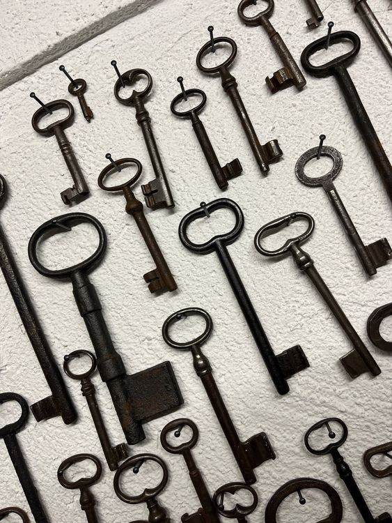 SCHLÜSSEL SAMMLUNG ANTIK ALT BARTSCHLÜSSEL LOT DEKO | Kaufen auf Ricardo