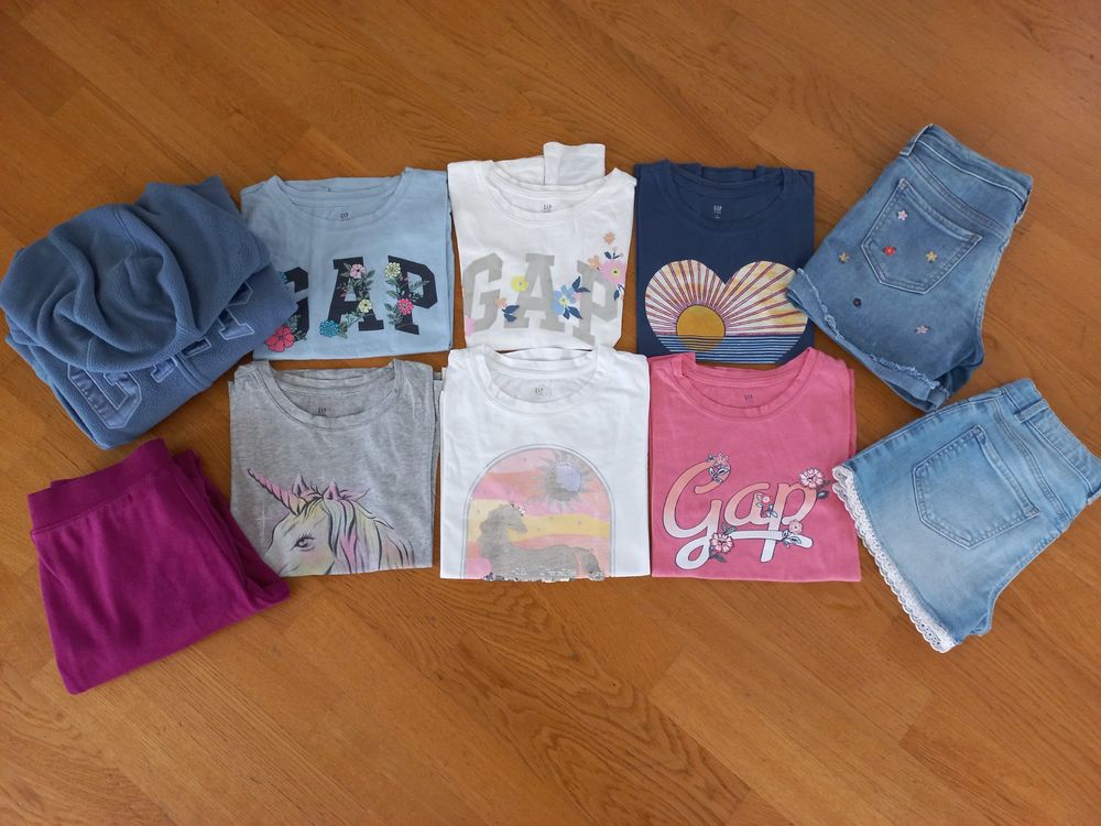 Kleiderset GAP Gr.140/146 (Gebraucht) in Bösingen für CHF 43 – mit Lieferung auf Ricardo kaufen