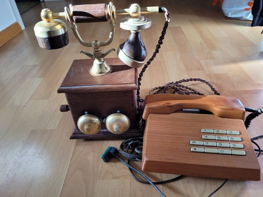 2 alte Holz-Telefone aus Räumung (Gebraucht) in Aesch BL für CHF 65 ...