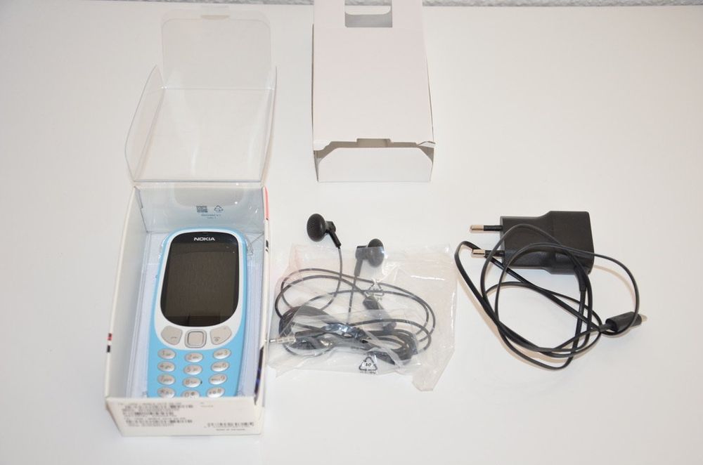 Handy / Smartphone: Nokia 3310 3G hellblau | Kaufen auf Ricardo
