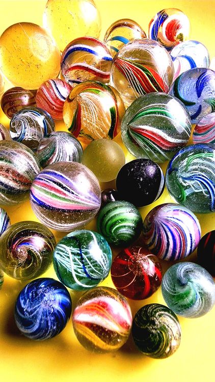 Teller voller antiker Murmel in versch. Grössen und Farben | Kaufen auf ...