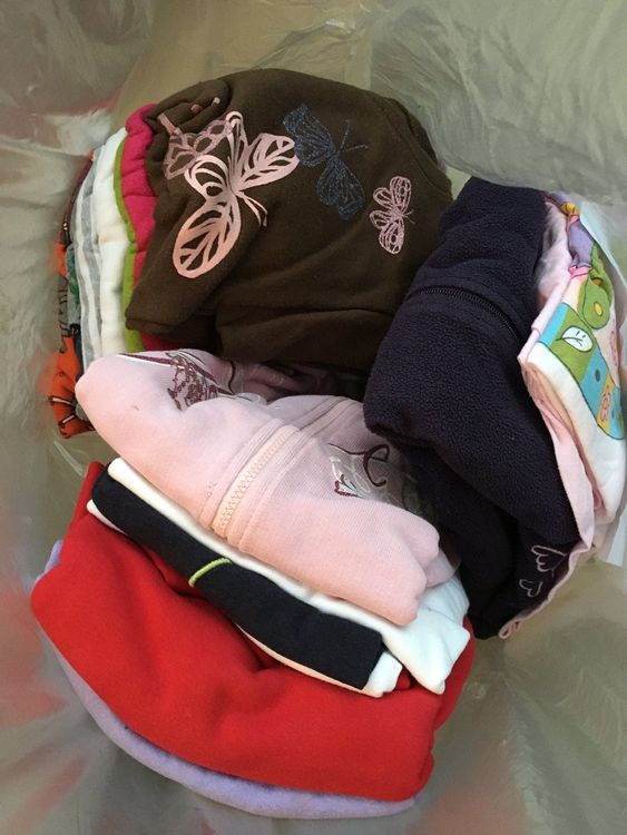 Mädchen Pullis Jacken 116-128 (Gebraucht) in Zürich für CHF 1 – mit Lieferung auf Ricardo kaufen