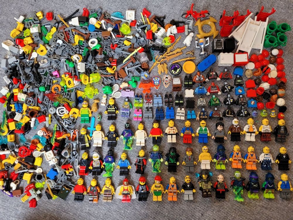 45+ Lego Minifiguren mit viel Zubehör (Gebraucht) in Buttikon SZ für CHF 46 – mit Lieferung auf ...