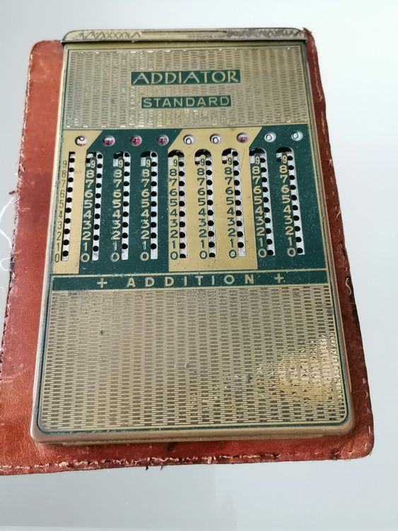Vintage Rechenmaschine Addiator (Gebraucht) in Basel für CHF 29.9 – mit Lieferung auf Ricardo kaufen