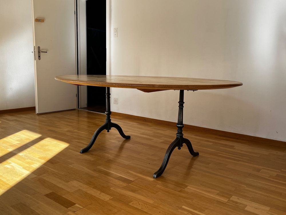 Massiver, ovaler Holztisch (Gebraucht) in Zürich für CHF 326 – nur Abholung auf Ricardo kaufen