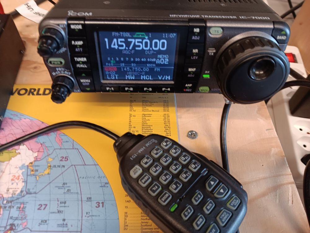 ICOM IC-7000 100W HF, 50W 144/430MHz All Mode Transceiver (Gebraucht ...