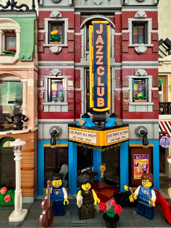 Drei LEGO Icons, Bauen mit Modulen Sets 10297, 10312 & 10350 (Gebraucht ...