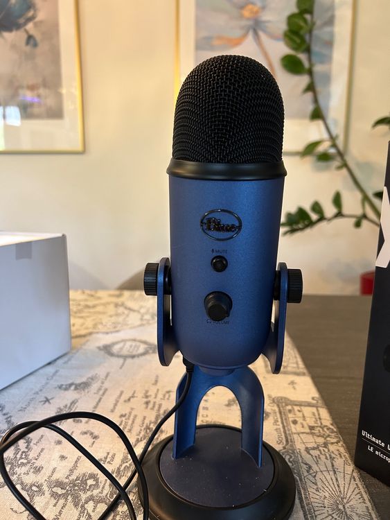 YETI Premium Multi-Pattern USB Microphone with Blue VO!CE (Gebraucht ...