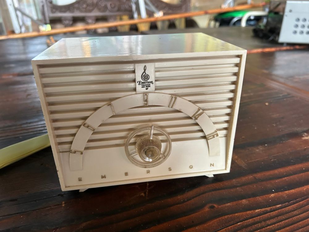 Antikes Radio Emerson Model 811 1948 (Gebraucht) in Sugiez für CHF 100 ...