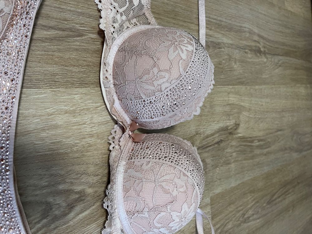 BH mit passender Unterwäsche 75B + S-M (D'occasion) à Bassersdorf pour CHF 15 – avec livraison ...