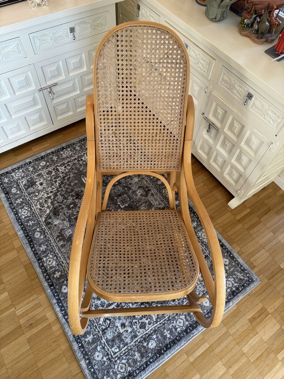 Schöner Schaukelstuhl aus Holz & Rattan (Gebraucht) in Hunzenschwil für CHF 40 – nur Abholung ...