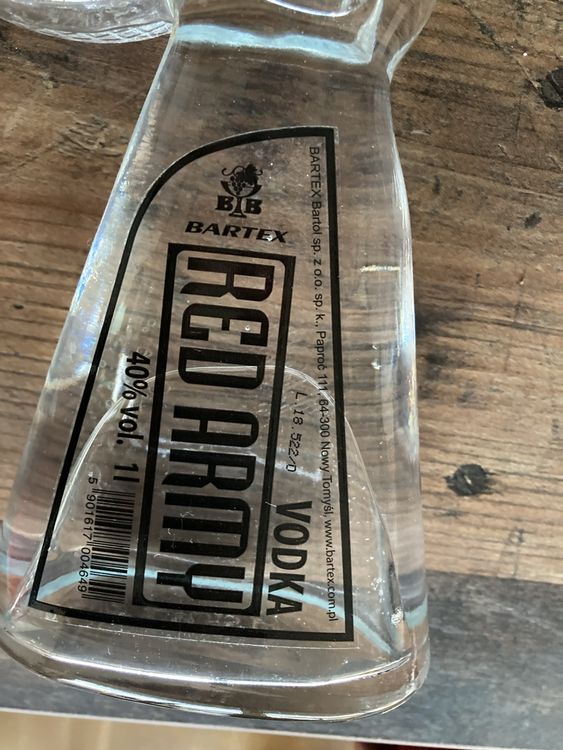 Kalashnikov Vodka « Red Army » (Gebraucht) in Erde für CHF 150 – mit ...