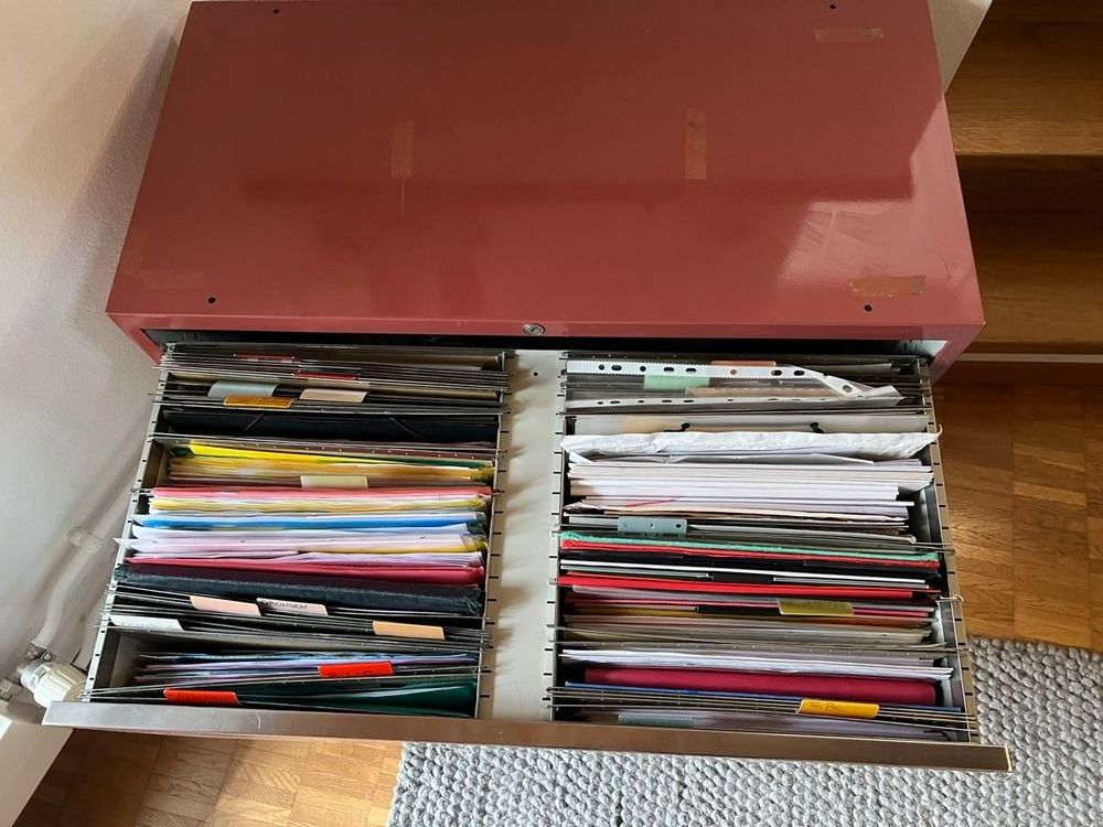 Aktenschrank-Möbel Rot – 2 Schubladen – viel Stauraum (Gebraucht) in ...