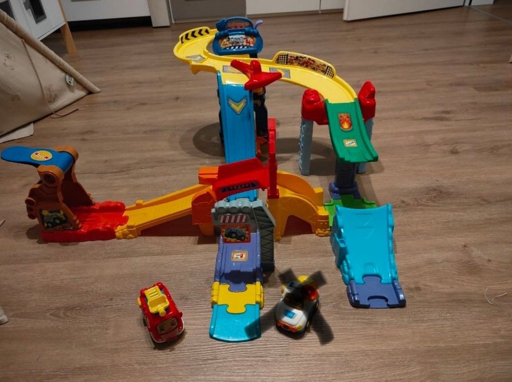 🎁VtechTutut Flitzer Autobahn🎁 (Gebraucht) in Kriens für CHF 14 – mit ...