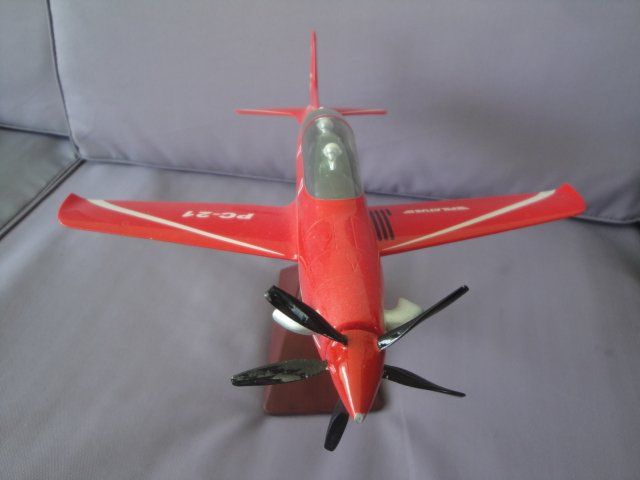 Avion PILATUS PC 21 Suisse en métal, avec hélice et socle (Gebraucht ...