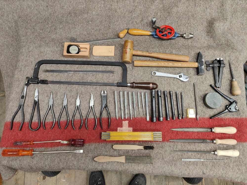 Werkzeug Schweizer Armee (Gebraucht) in Gettnau für CHF 26 – mit ...