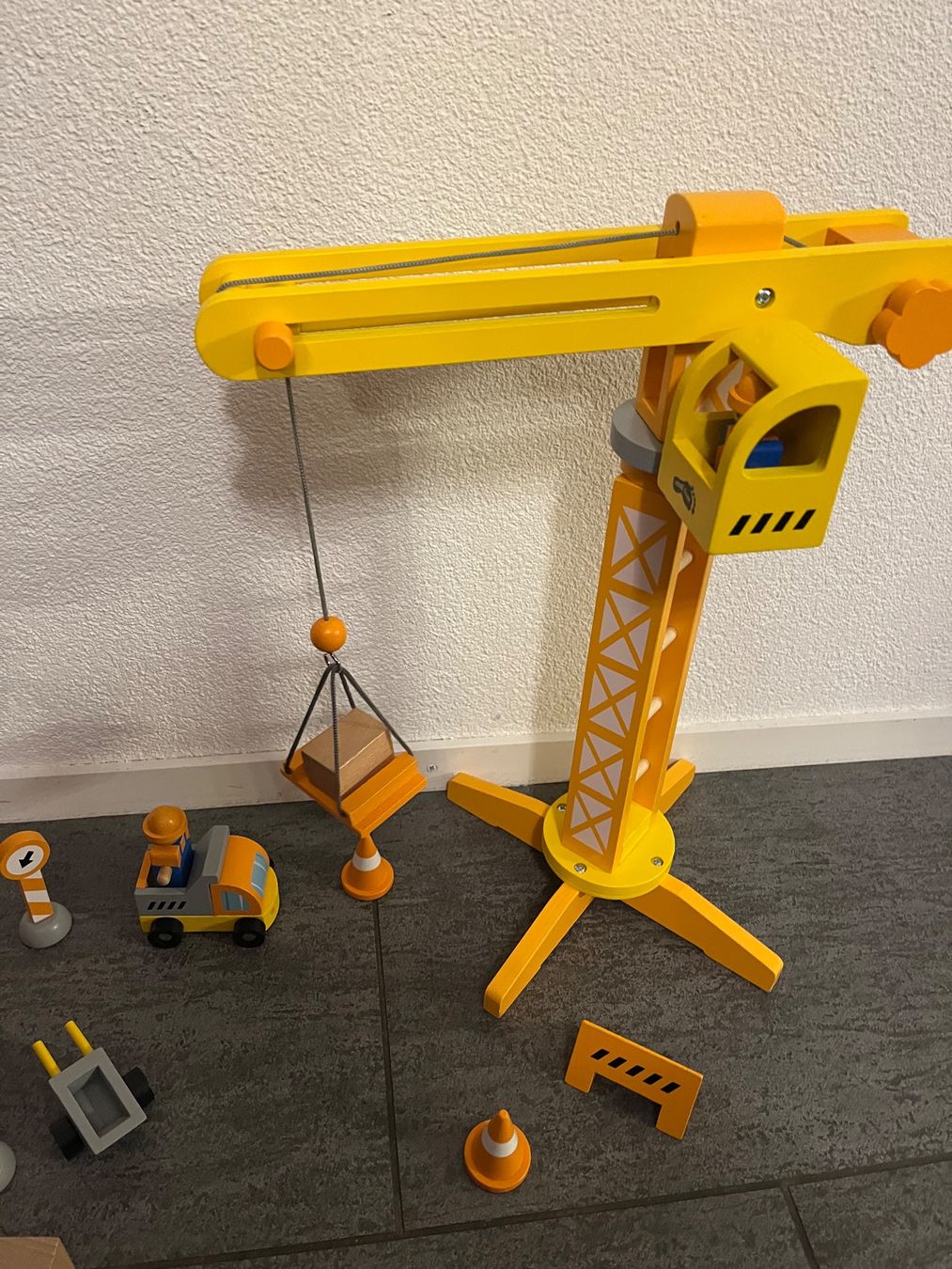 Grue mobile en bois jouet (D'occasion) à Estavayer-le-Lac pour CHF 15 ...