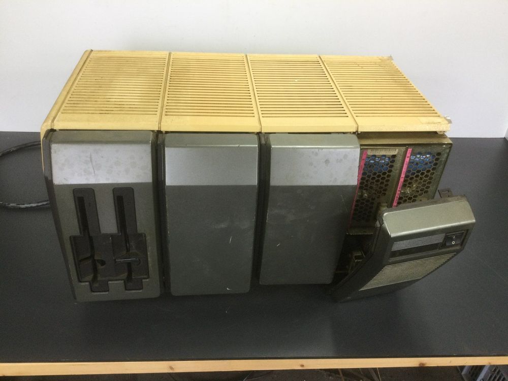 Antiker defekter Computer Data General Desktop Model (Defekt) in Wangen ...