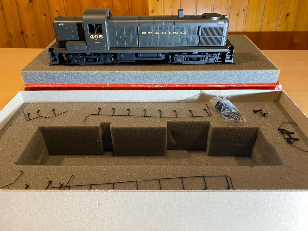WEAVER HI-RAIL R$-3 DIESEL LOCOMOTIVE # 5503 Reading (Neu (gemäss ...