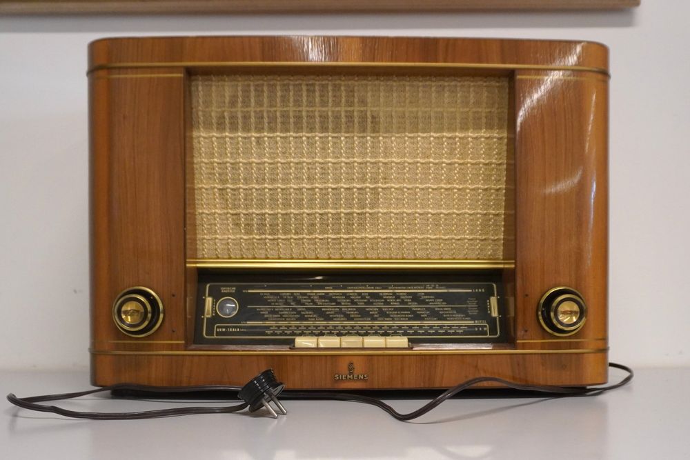 Vintage Radio/Röhrenradio 1950er Jahre HE14 (Defekt) in Basel für CHF ...