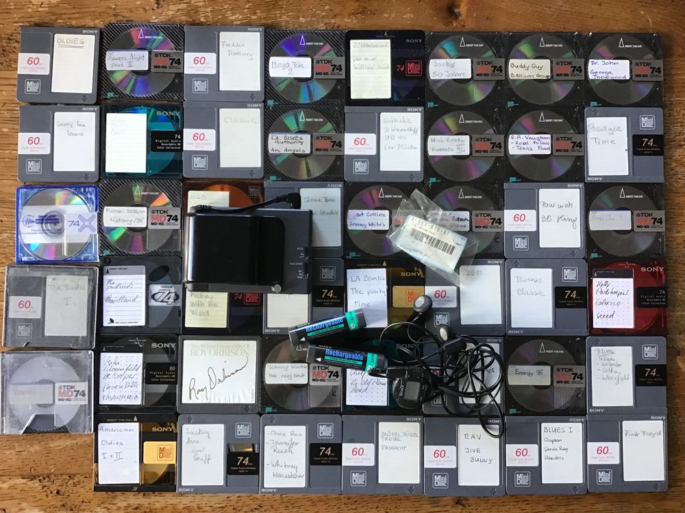 Walkman Sony mini-disc player 50 mini-discs (Gebraucht) in Fully für CHF 58 – mit Lieferung auf ...